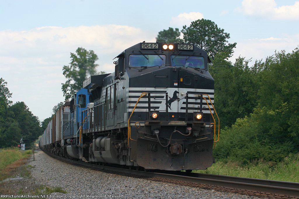 NS 9642 leads a southbound Y6A grain train past the 49 mile post at Freeman